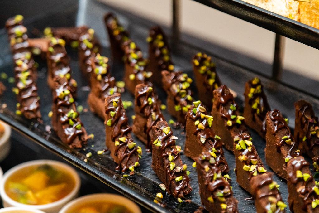 What Is Dubai Chocolate? A Manufacturer’s Guide to Pistachio-Filled Bars